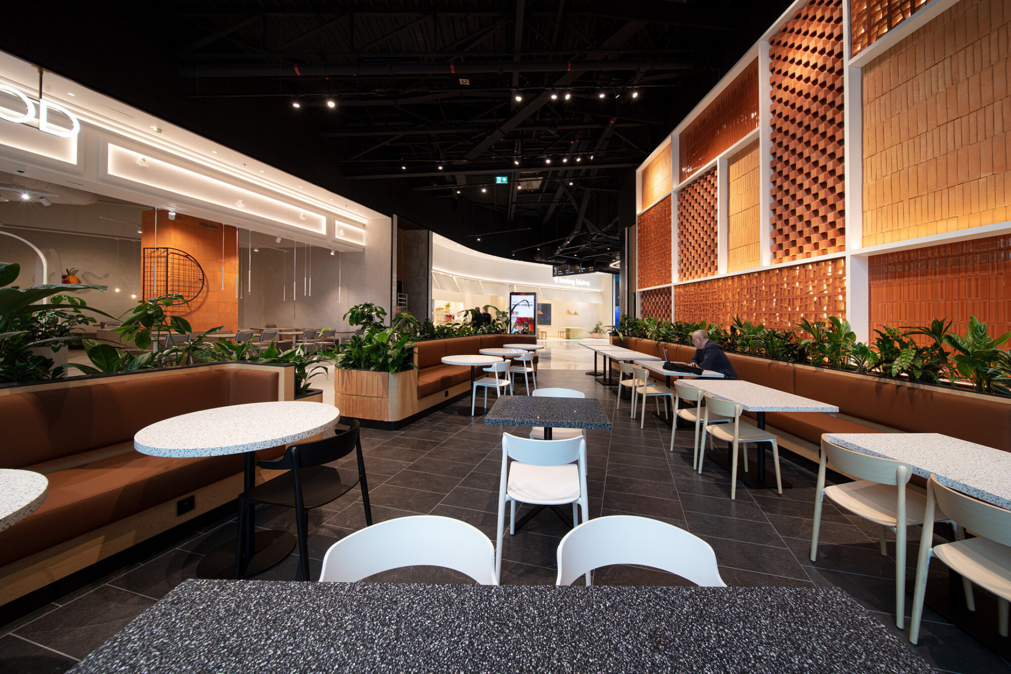 Ben Perman畅谈Westfield Centrum Černý Most购物中心的焕新 | Design + Insights | Benoy